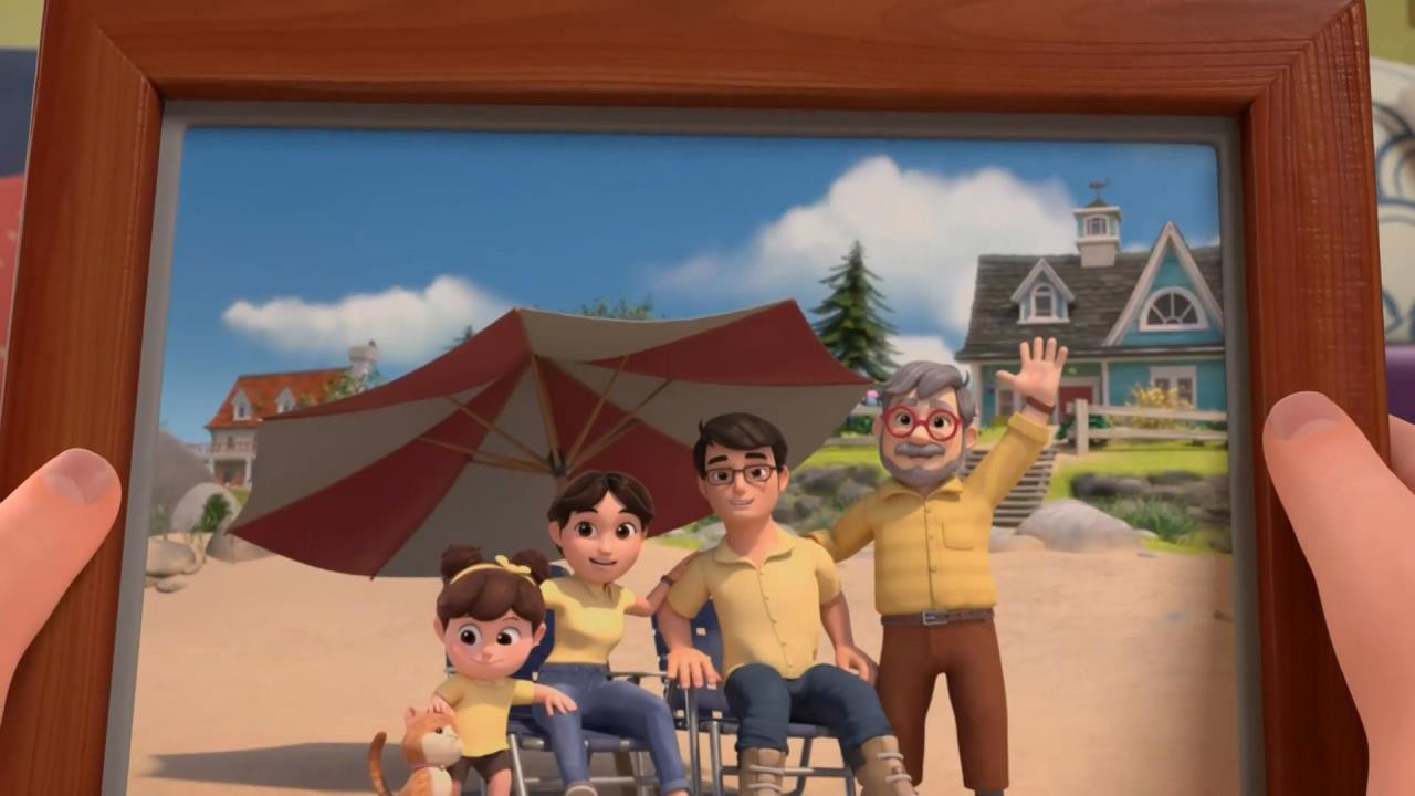 Family Photo - Remy insists that Boo has to s... - ClickView