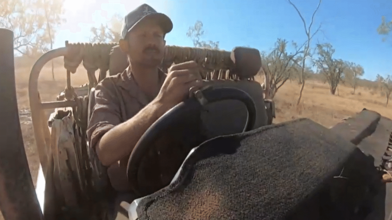 Episode 02 - Clarry Shadforth has a nightmare... - ClickView