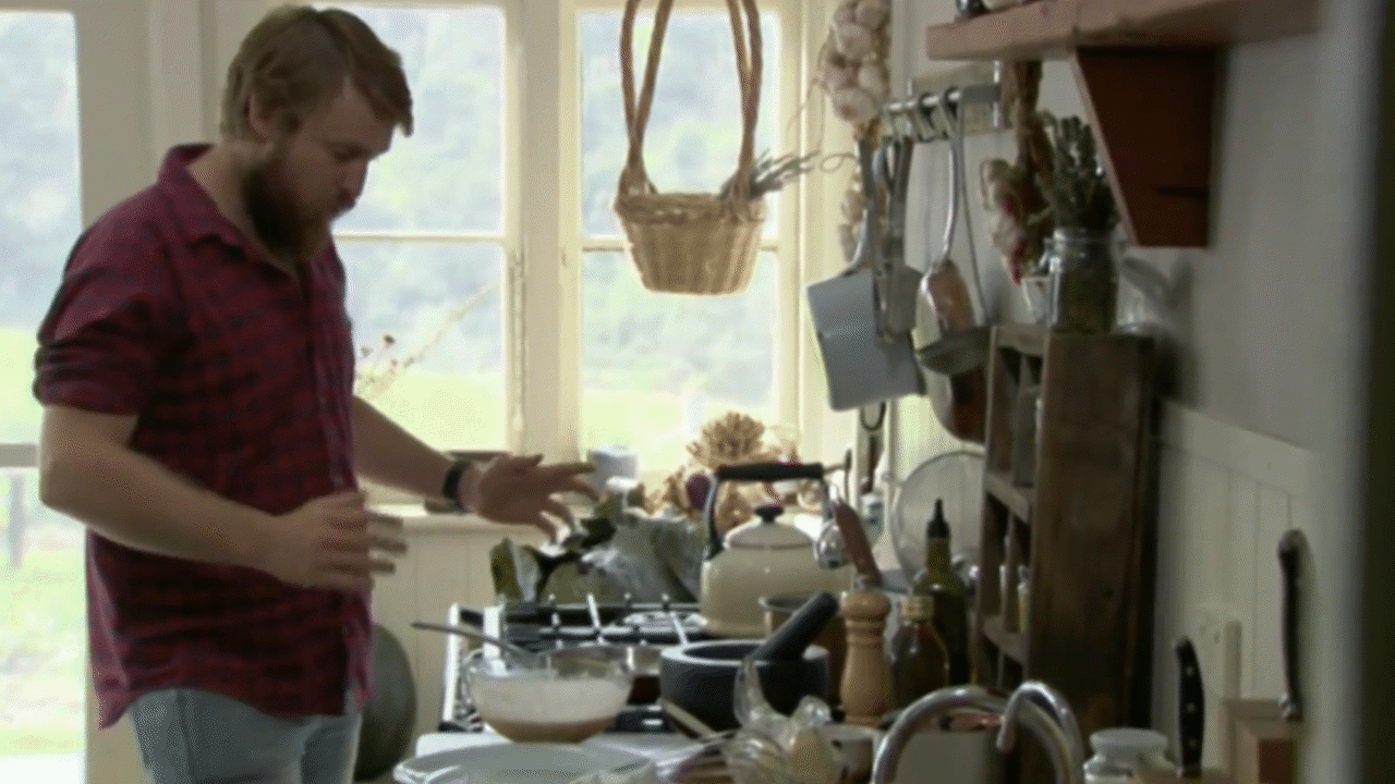 Episode 07 - Paul learns how to forage for se... - ClickView