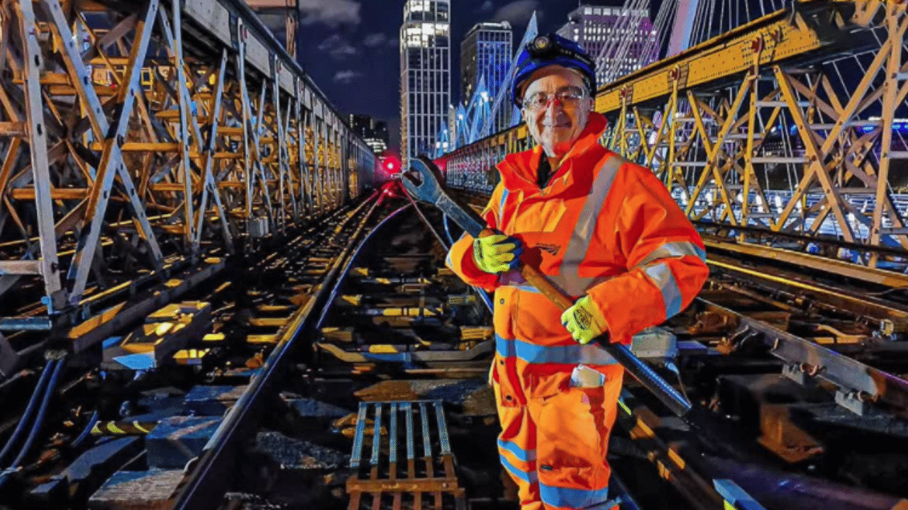 Tony Robinson: The Thames at Night - Airs 7:35 PM 2 Mar 2022 on SBS ONE HD - ClickView