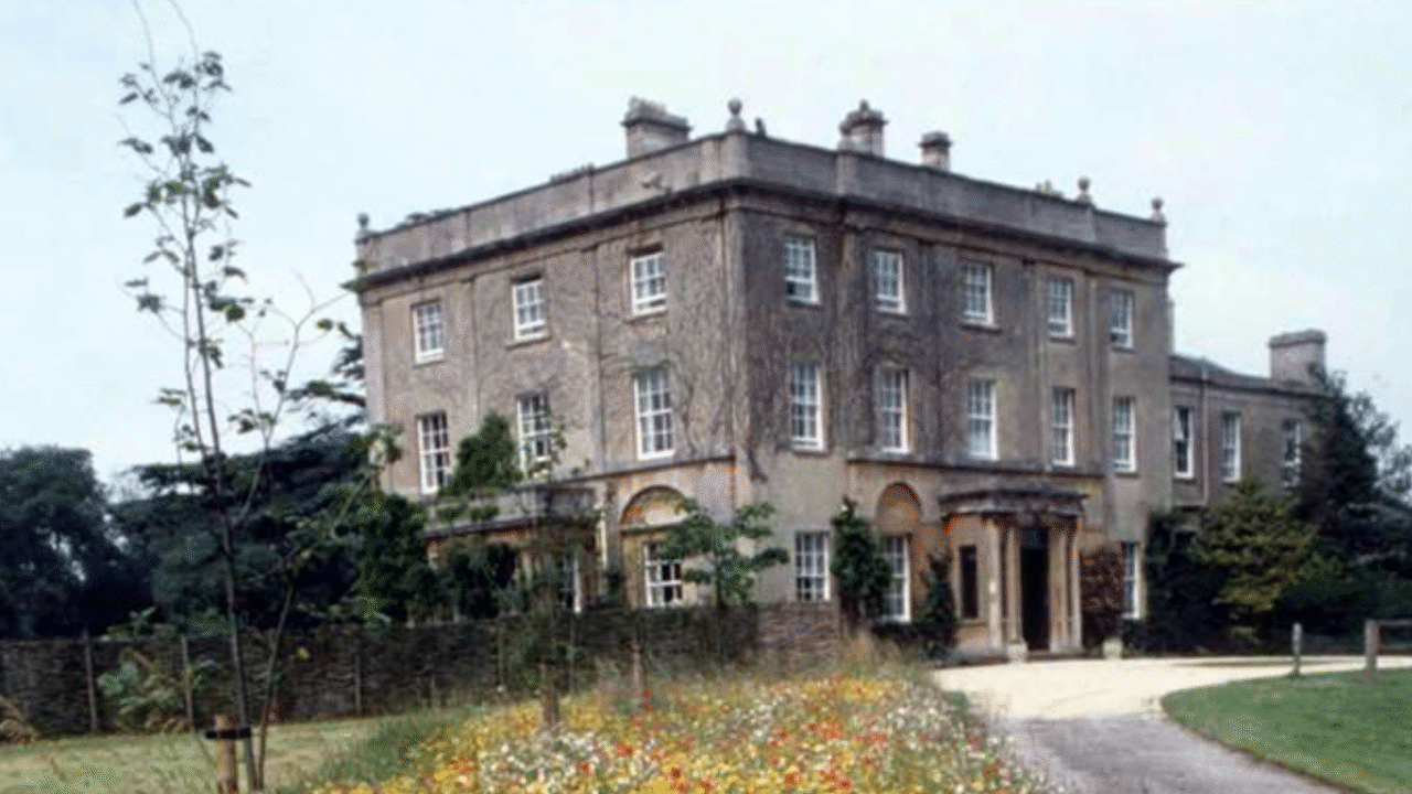 Secrets of the Royal Palaces - Airs 8:30 PM 6 Apr 2024 on Channel 5 HD - ClickView