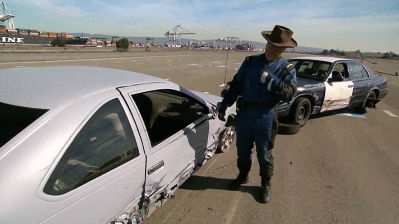 Spy Car: The Revenge - Jamie and Adam do batt... - ClickView